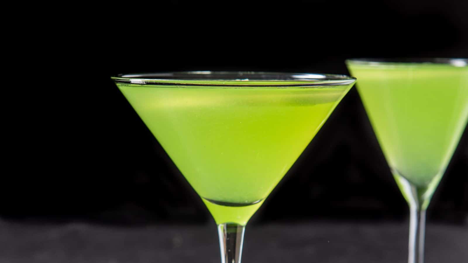 Appletini Cocktail | Dishes Delish