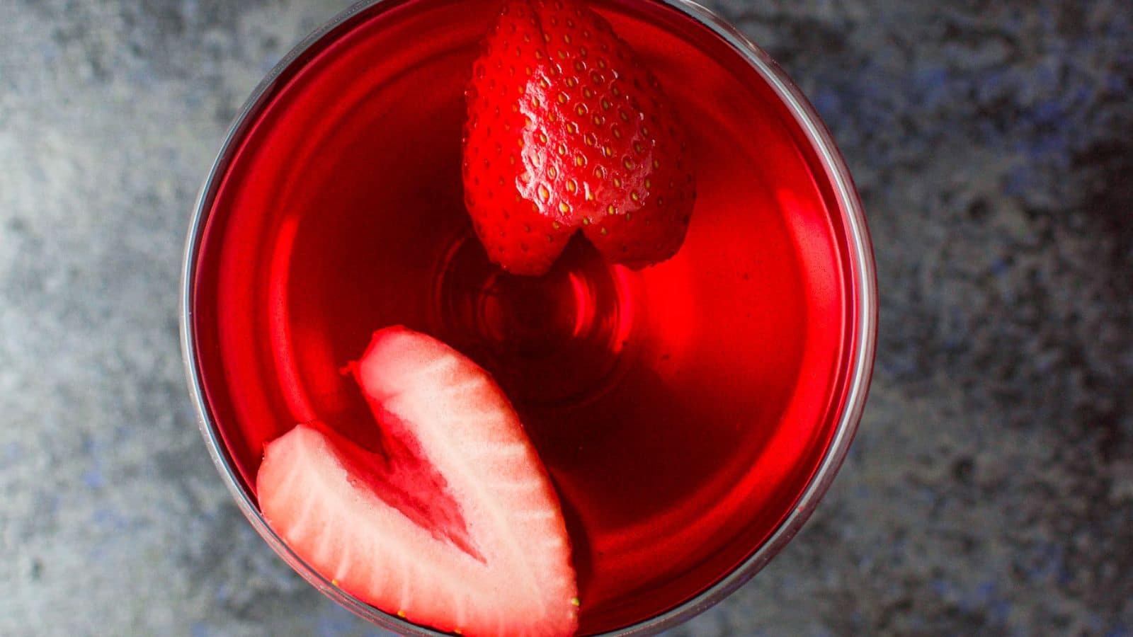 28 Red Cocktails to Brighten Up Your Evening - Dishes Delish